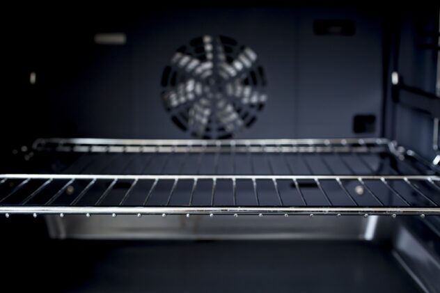 Enamel vs. Catalytic vs. Pyrolytic – What’s the Best Oven Lining for ...