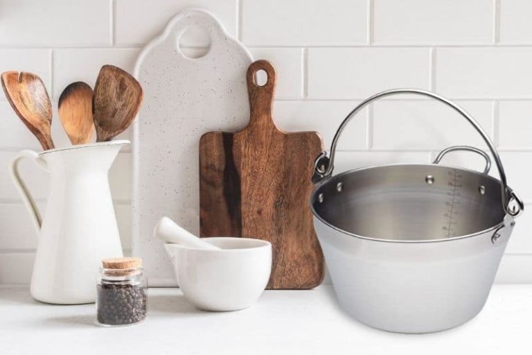 What Is a Maslin or Preserving Pan?